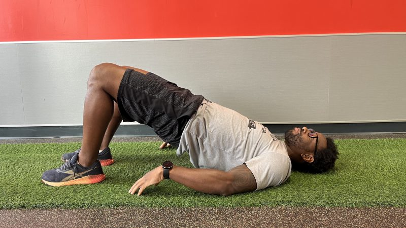 Hip thrust: when and how to execute it - Nautilus Plus | Nautilus Plus