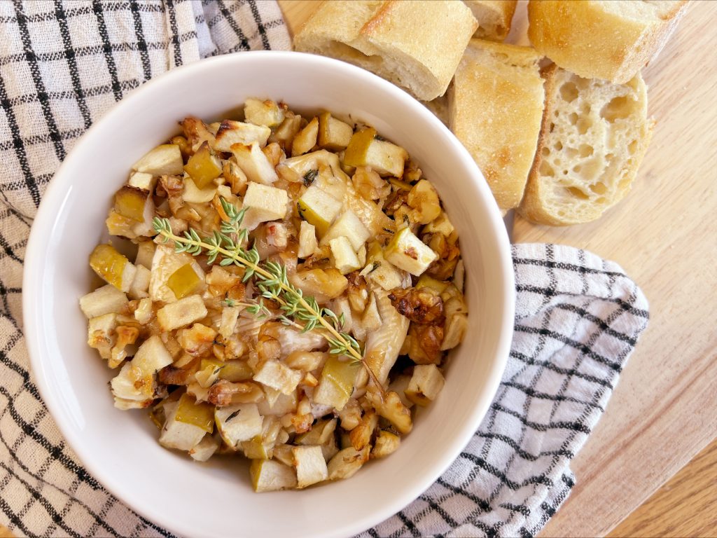 Baked Brie with apple, thyme and garlic - Nautilus Plus | Nautilus Plus